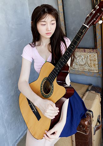 Asian member Huimei from Xi An, 22 yo, hair color Chestnut